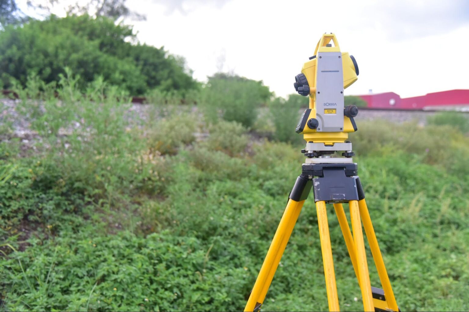 What are the differences between a Theodolite and a Total Station ...